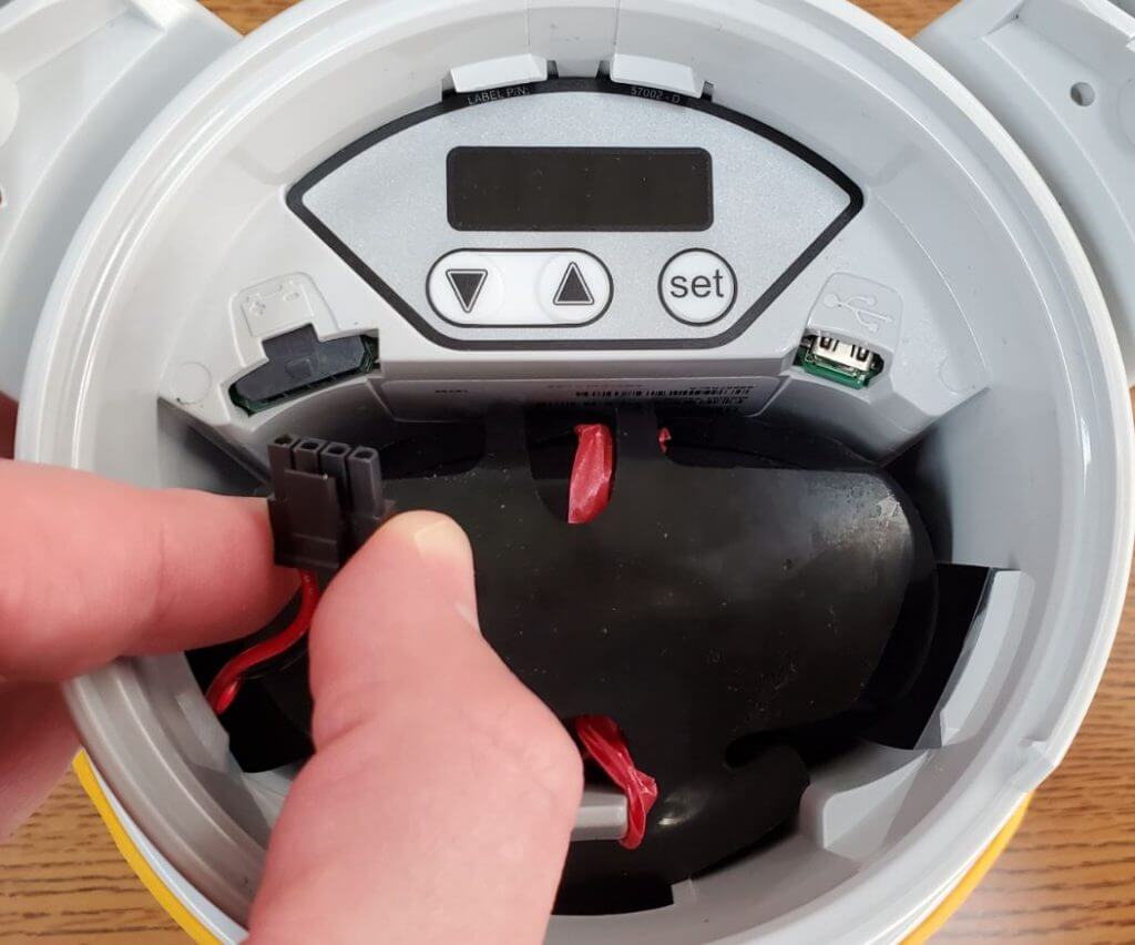 Replace a M650 Beacon Battery - NexSens